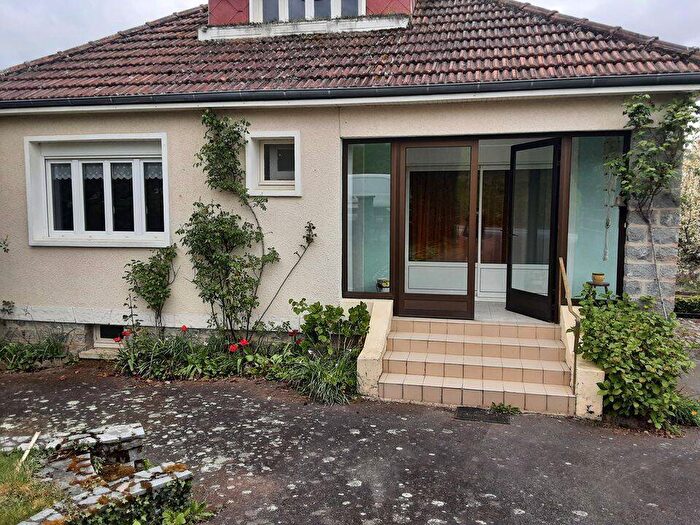 Centre Ville, Guéret : Maison 3 pièces à louer