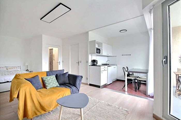 Appartement à louer - La Plaine des Sablons, Neuilly-sur-Seine - 1 pièce