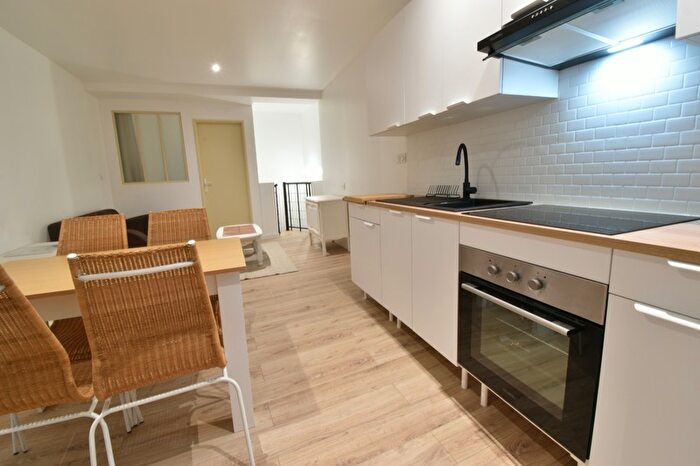 Appartement à louer - Sainte-Livrade-sur-Lot - 3 pièces - 2 chambres