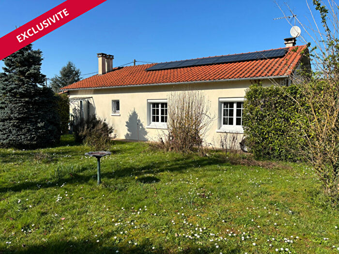 Maison à vendre - Civray - 4 pièces - 2 chambres