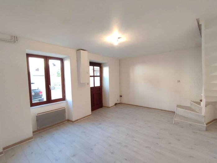 Hières-sur-Amby : Appartement 3 pièces à louer