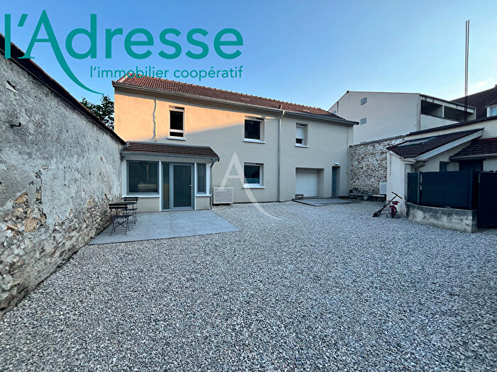 Maison à vendre - Champs-sur-Marne, Centre-ville - 7 pièces - 5 chambres