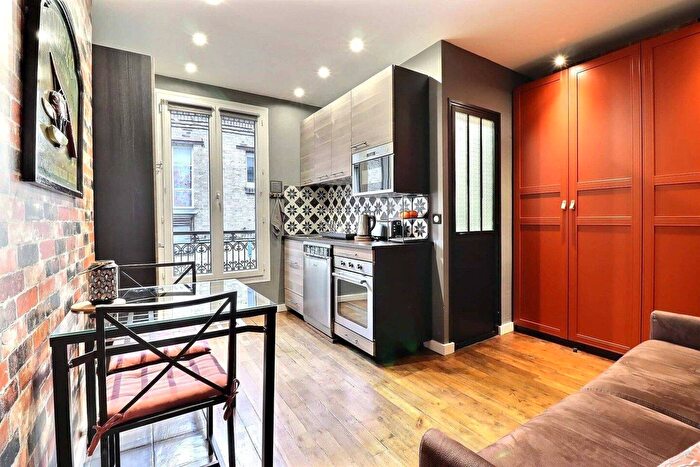 Appartement à louer - Bas Belleville, Paris ème - 1 pièce