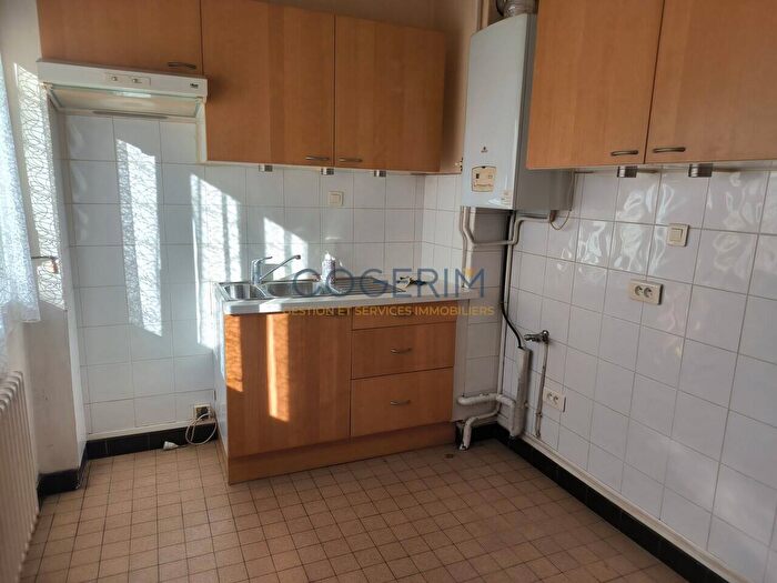 Appartement à louer - centre Ville-La Chartonnière-La Barre, Villefranche-sur-Saône - 2 pièces - 1 chambre