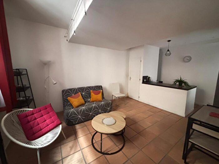 Avignon, Palais des Papes, Zone Piétonne : Appartement 1 pièce à louer