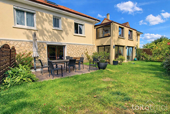 Maison à vendre - Magny-les-Hameaux - 9 pièces - 5 chambres