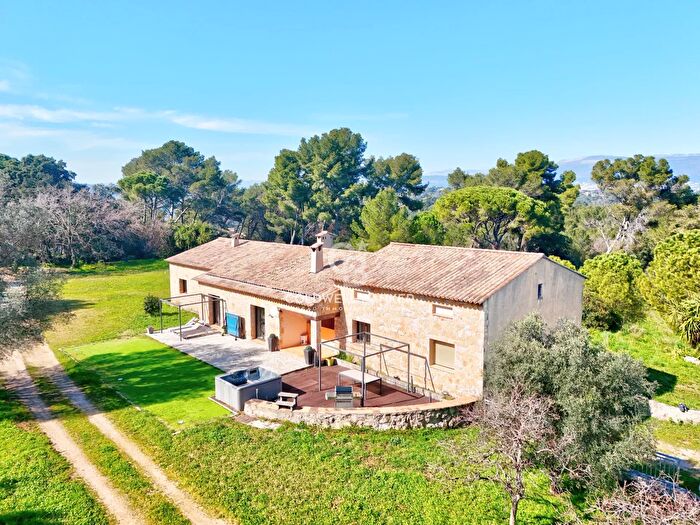 Maison à vendre - Mougins, Le Colombier, Colombe, Cabrières, Le Bordé - 7 pièces - 4 chambres