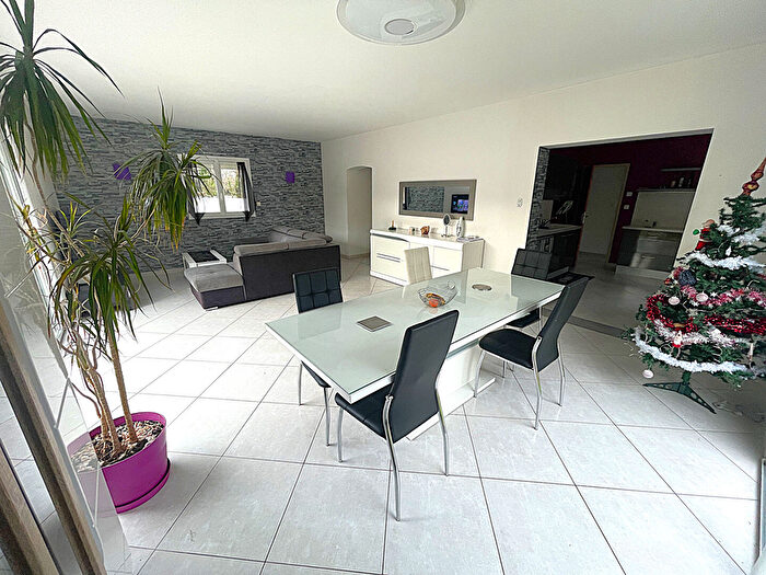 Maison à vendre - Pont-Saint-Martin - 4 pièces - 3 chambres