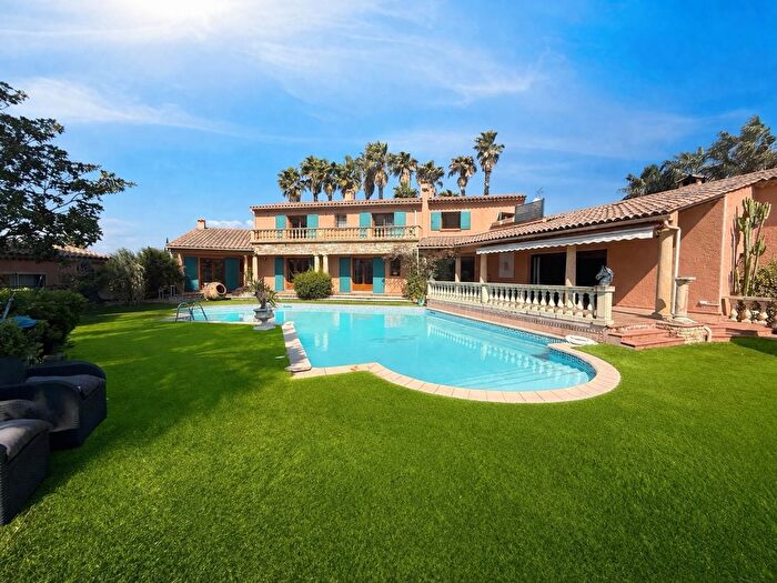 Maison à vendre - Puget-sur-Argens - 9 pièces - 7 chambres