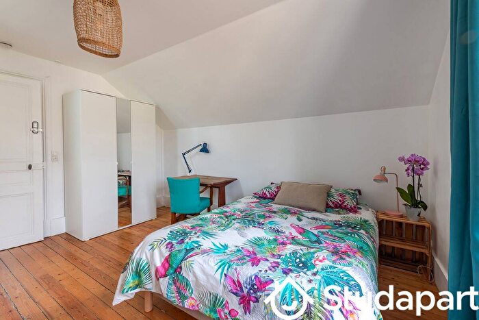 Appartement à louer - Coudraies Hacquinière-Abbaye, Gif-sur-Yvette - 1 pièce - 6 chambres