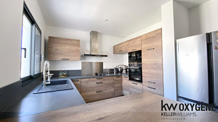 Maison à vendre - Corneilhan - 5 pièces - 4 chambres