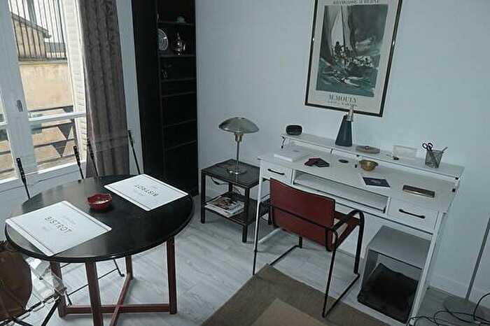 Appartement à louer - Hoche-Friedland, Paris ème arrondissement - 1 pièce