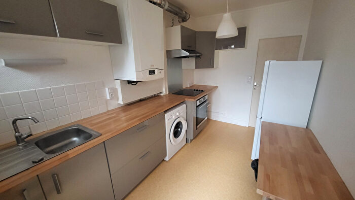 Appartement à louer - Lons-le-Saunier, Centre-ville - 3 pièces - 2 chambres