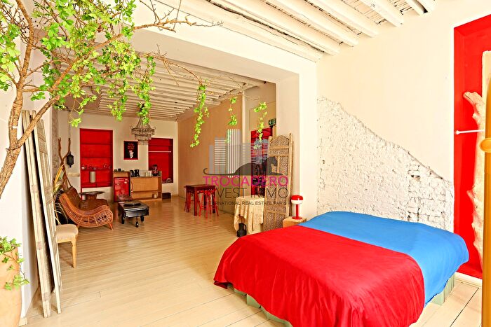 Appartement à vendre - Paris e  - 5 pièces - 3 chambres