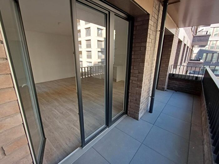 Appartement à louer - Bobigny, Centre-ville - 4 pièces - 3 chambres