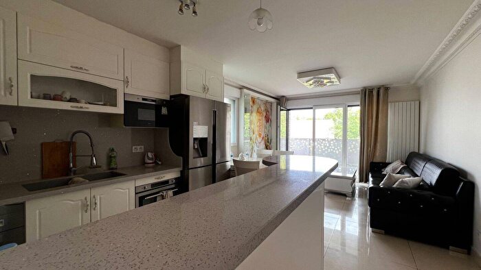 Appartement à louer - Église-Sept Arpents, Pantin - 3 pièces - 2 chambres