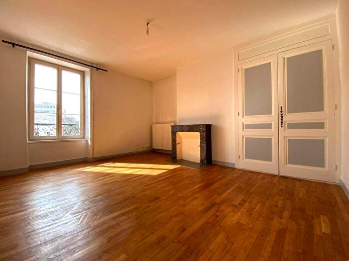 Appartement à louer - Centre-Halles Carnot, Limoges - 6 pièces - 4 chambres