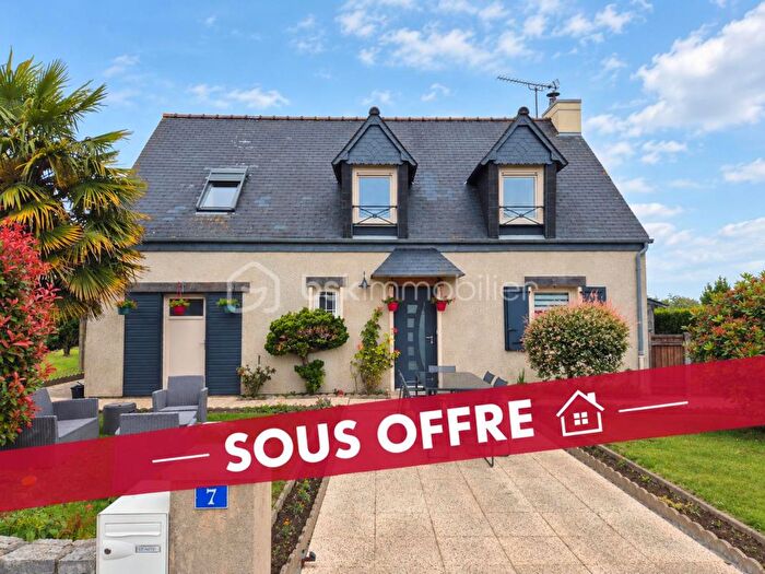 Maison 5 pièces à Saint-Marcan, à vendre