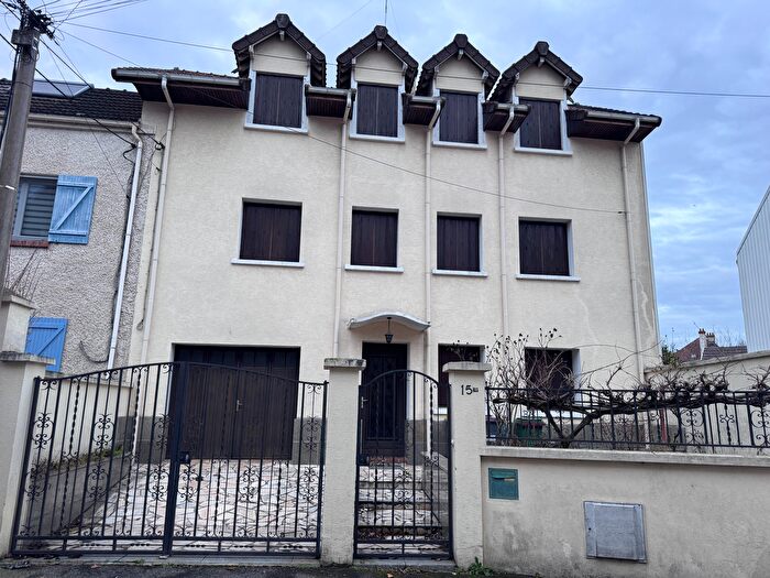 Maison à vendre - Coubron - 12 pièces - 8 chambres