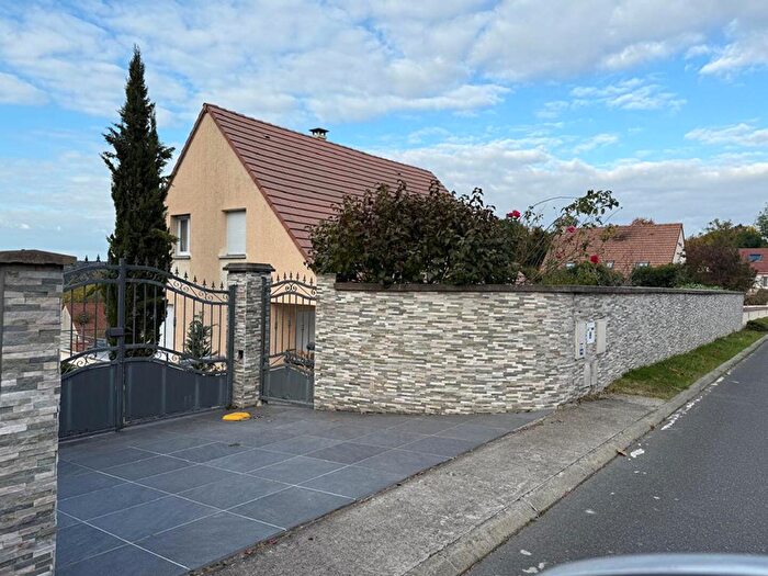 Maison à vendre - Breuillet - 8 pièces - 5 chambres