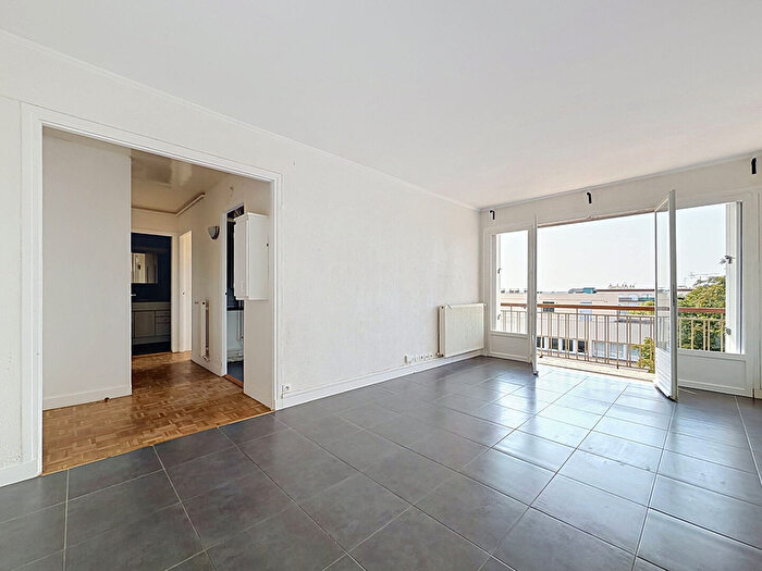 Maurepas, Centre-ville, Malmedonne : Appartement 2 pièces à vendre