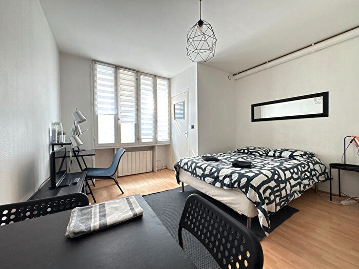 Appartement à louer - Quartiers Centre, Thabor, Oberthür - 1 pièce