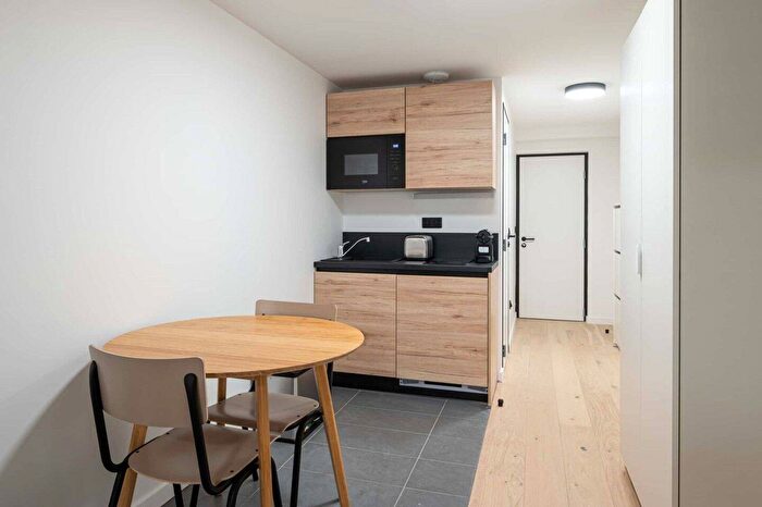 Appartement à louer - Epinettes-Bessières, Paris ème arrondissement - 1 pièce