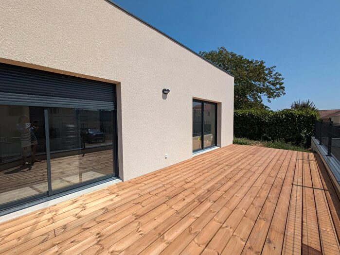 Maison 4 pièces à louer à Saint-Chef