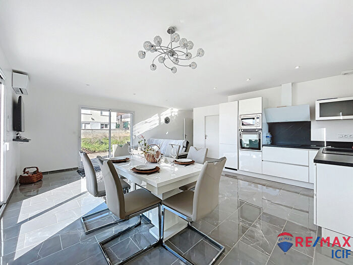 Maison à vendre - Apprieu - 4 pièces - 3 chambres