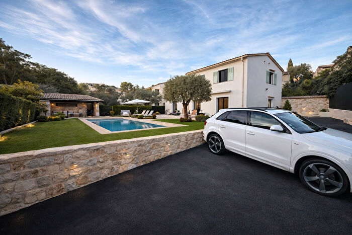 Maison à vendre - La Colle-sur-Loup - 8 pièces - 5 chambres