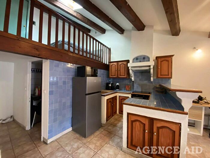 Appartement à louer - Cuges-les-Pins - 1 pièce - 1 chambre