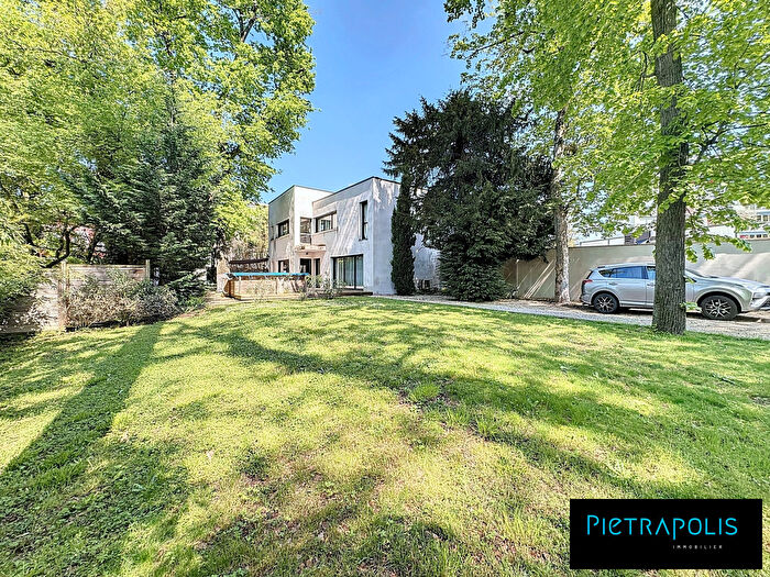 Maison à louer - Lyon e  - 7 pièces - 4 chambres