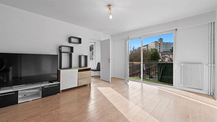 Appartement à louer - Marnes-la-Coquette - 3 pièces - 2 chambres