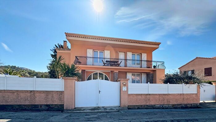 Maison à vendre - Saint-Raphaël, Les Arênes - 7 pièces - 5 chambres