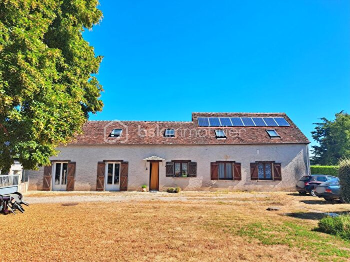 Maison à vendre - Truyes - 7 pièces - 6 chambres