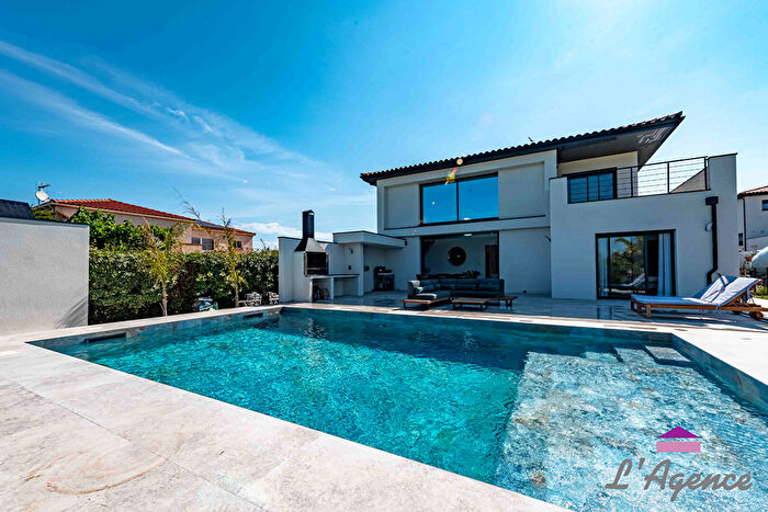 Maison 5 pièces à Sainte-Marie-la-Mer, à vendre