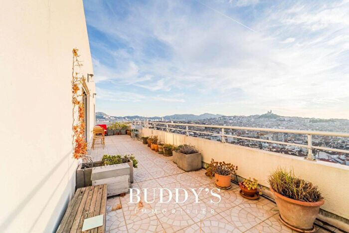 Appartement à louer - Le chapitre, Marseille er arrondissement - 3 pièces - 2 chambres