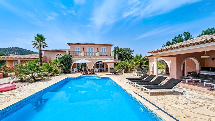 Maison à vendre - Le Plan-de-la-Tour - 8 pièces - 4 chambres