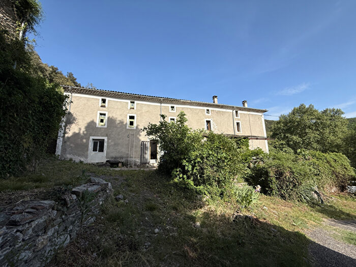Maison 11 pièces à Sumène, à vendre