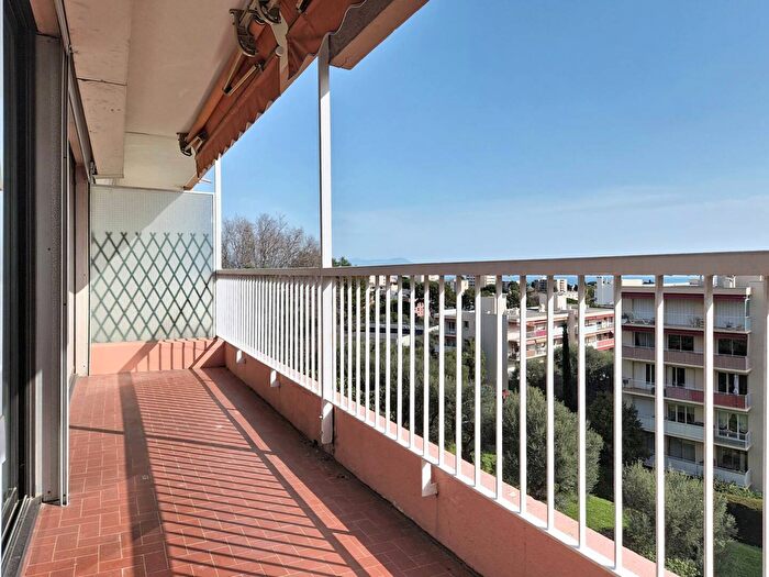 Appartement à louer - Antibes - 3 pièces - 2 chambres