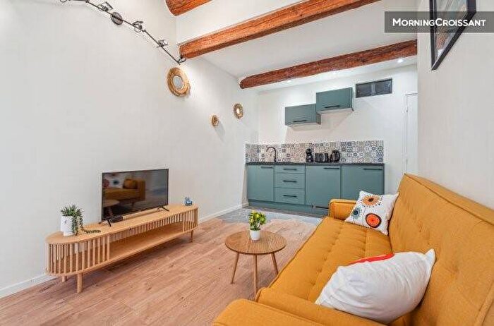 Appartement à louer - Vieille Ville, Antibes - 2 pièces - 1 chambre