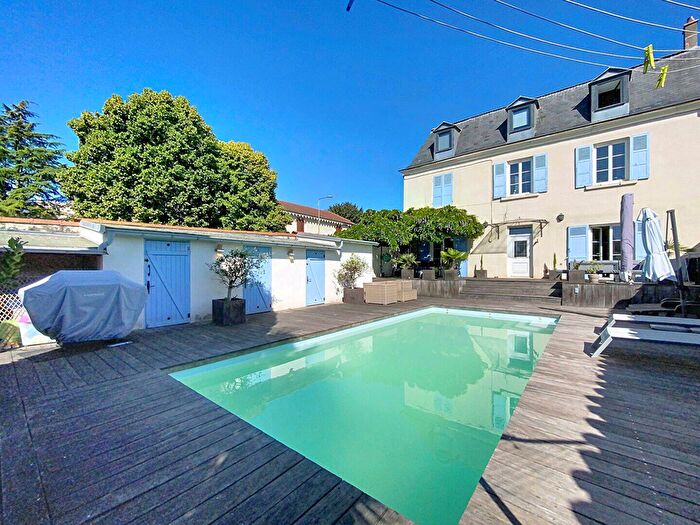 Maison 7 pièces à Centre, Champagne-au-Mont-d'Or, à louer