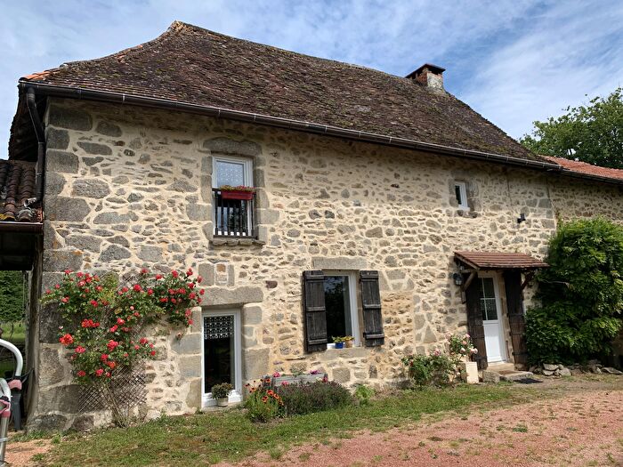 Maison 10 pièces à Saint-Saud-Lacoussière, à vendre