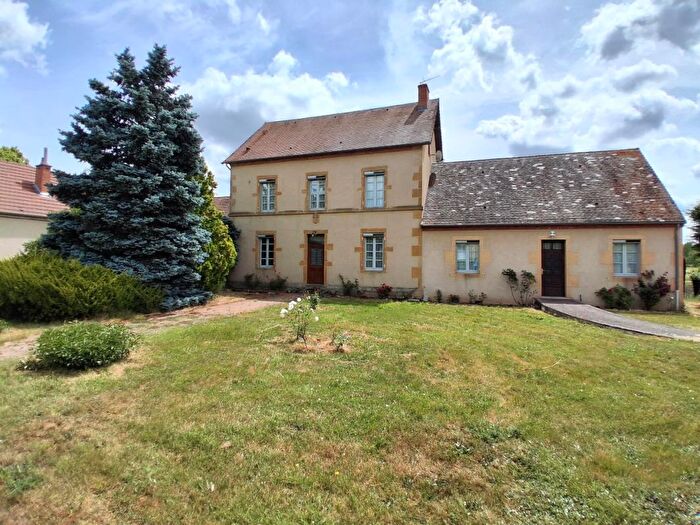 Dompierre-sur-Besbre : Maison 10 pièces à vendre