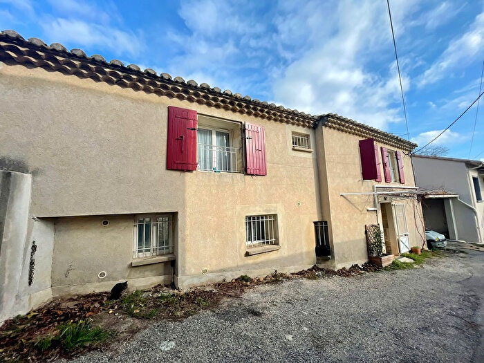 Maison 3 pièces à louer à Estézargues