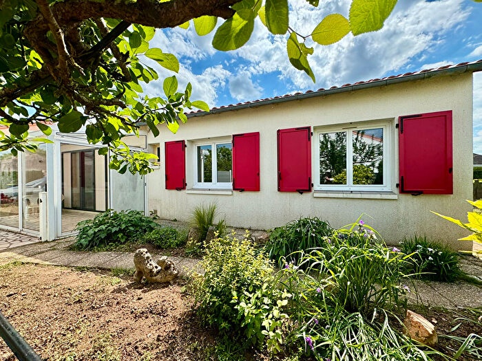Nueil-les-Aubiers : Maison 5 pièces à vendre