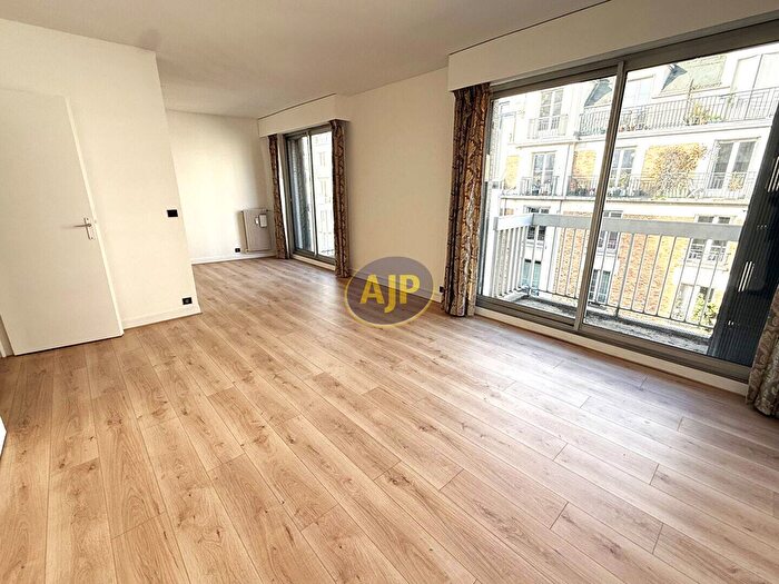 Appartement à louer - Alleray Procession, Paris ème arrondissement - 3 pièces - 2 chambres