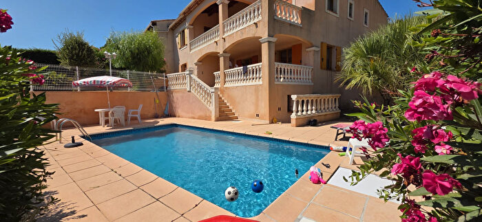 Maison à vendre - Roquebrune-sur-Argens, Les Terrasses - 6 pièces - 3 chambres