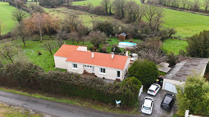 Maison à vendre - Saint-Christophe-du-Ligneron - 6 pièces - 5 chambres