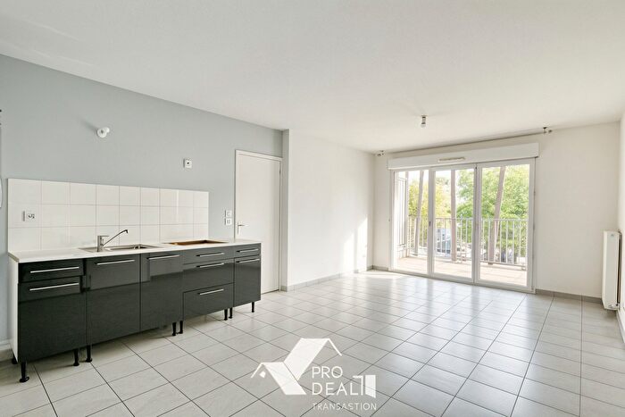 Appartement à vendre - Saint-Priest, Bel-Air - 4 pièces - 3 chambres